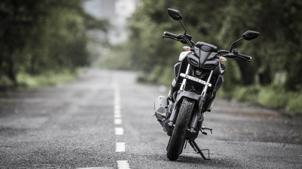 Yamaha MT 15 V2 (BS6) - Mileage, Images, Colours - BikeKhoj