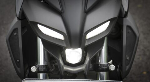 Yamaha MT 15 V2 (BS6) - Mileage, Images, Colours - BikeKhoj