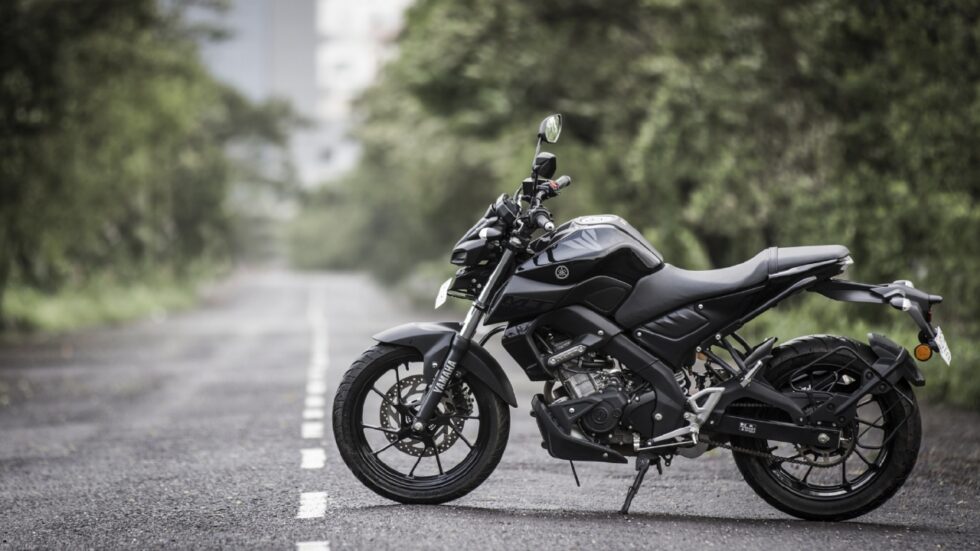 Yamaha MT 15 V2 (BS6) - Mileage, Images, Colours - BikeKhoj