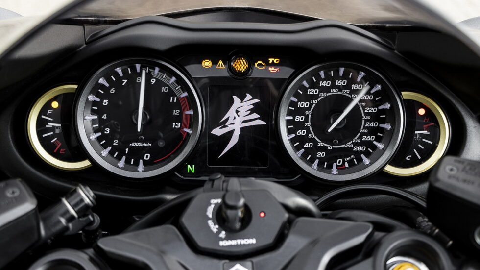 Suzuki Hayabusa - Specifications, features, Images - BikeKhoj