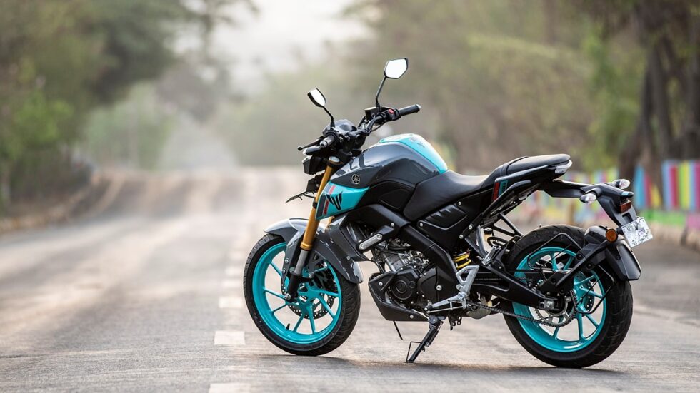Yamaha MT 15 V2 (BS6) - Mileage, Images, Colours - BikeKhoj