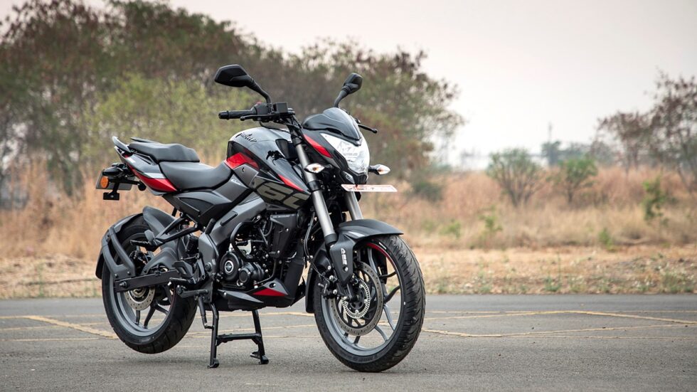 Bajaj Pulsar NS200 and NS160 are now available in Red - BikeKhoj