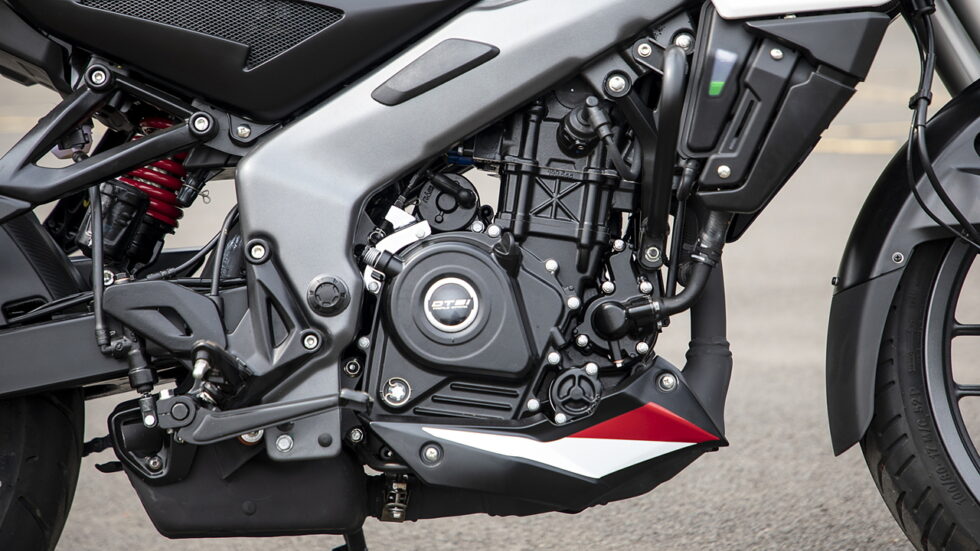 2023 Bajaj Pulsar NS200 Review - BikeKhoj