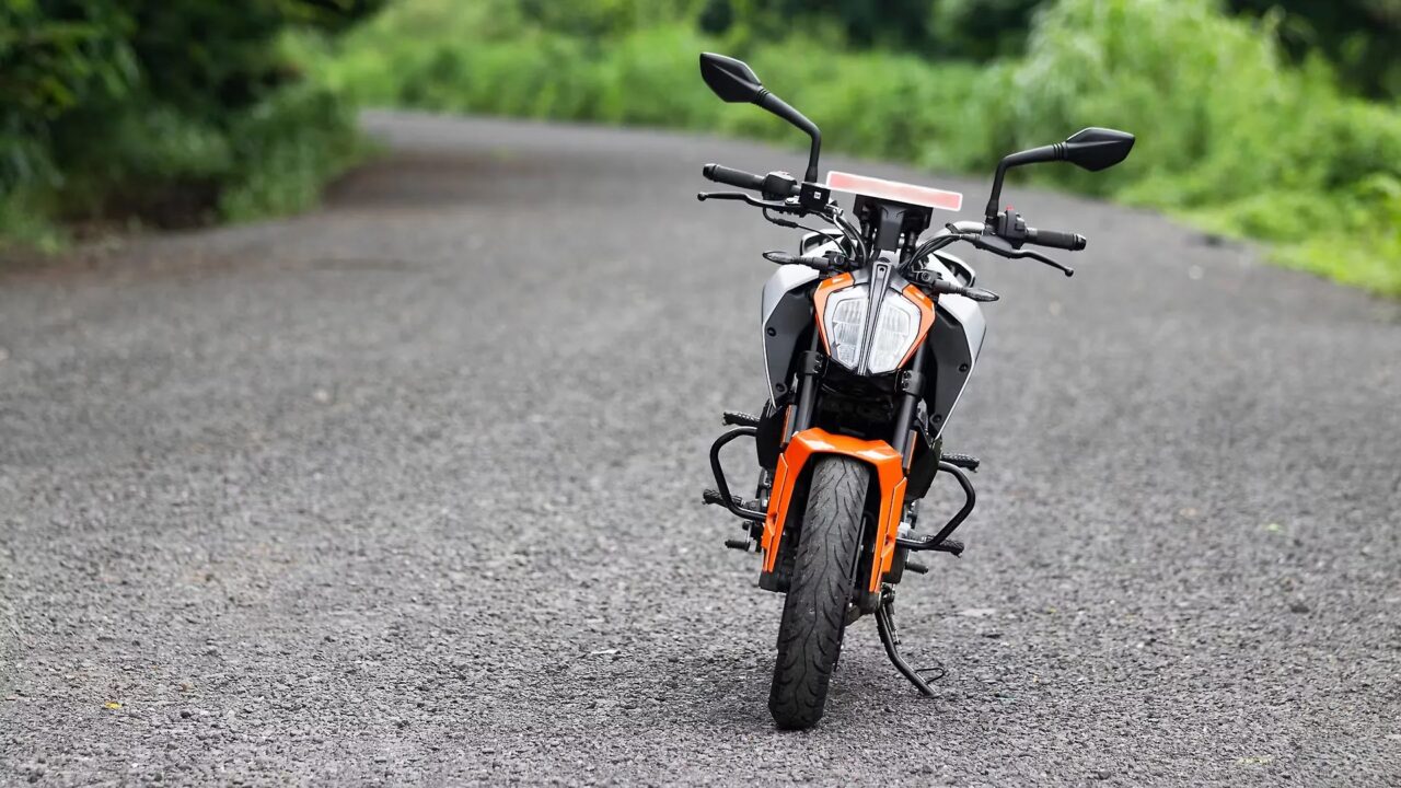 KTM 160 Duke Price - Specifications, Features, Mileage - BikeKhoj