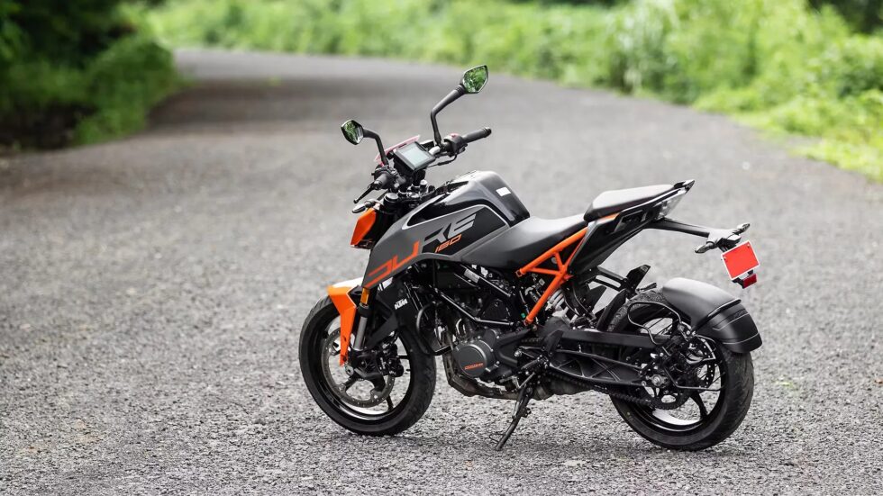 KTM 160 Duke Price - Specifications, Features, Mileage - BikeKhoj