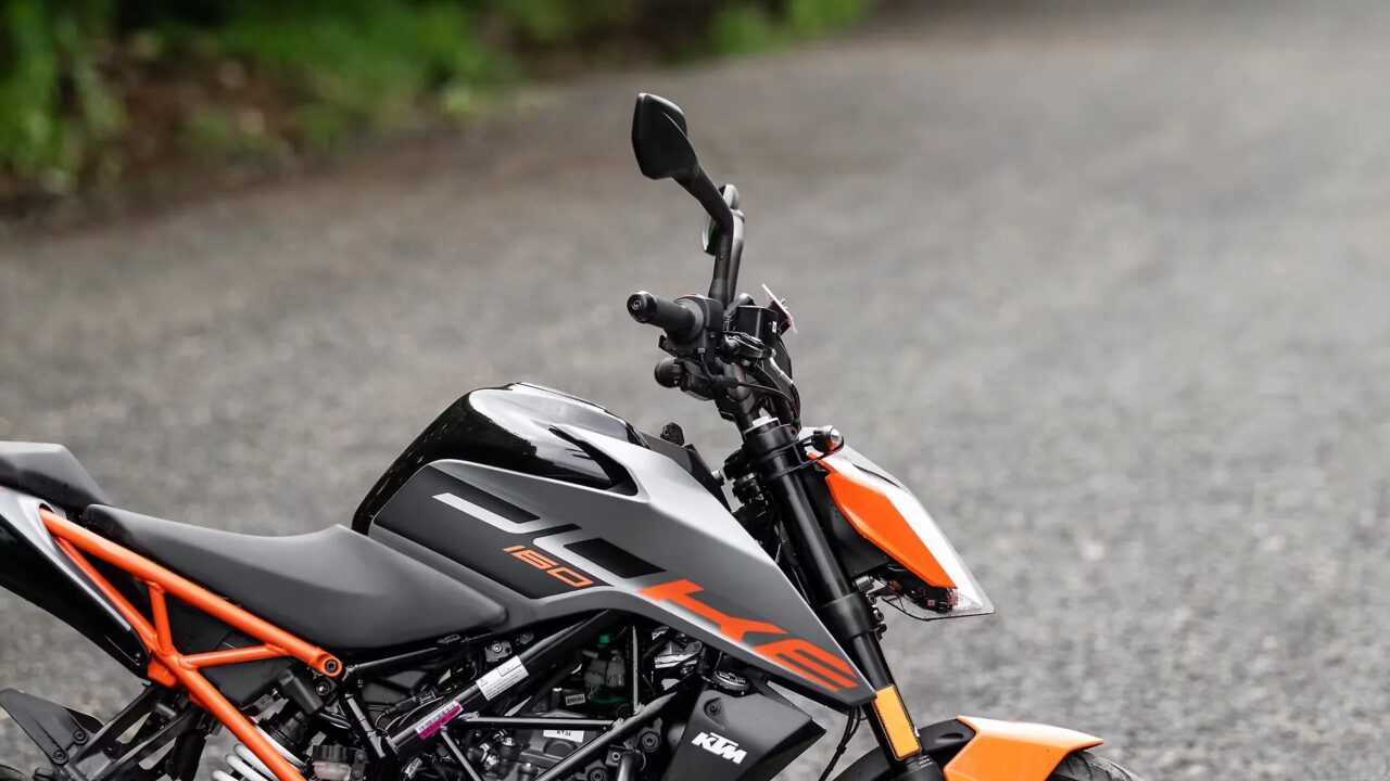 KTM 160 Duke Price - Specifications, Features, Mileage - BikeKhoj